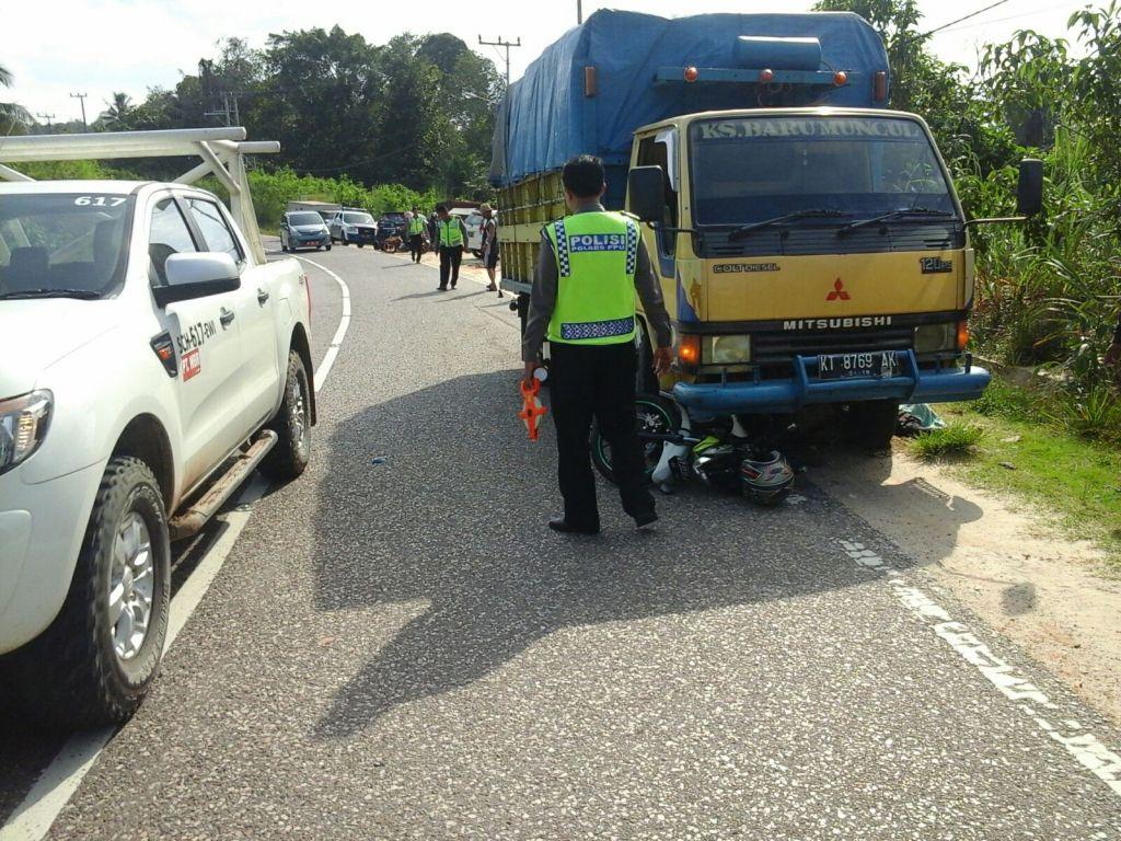 Satu Tewas Akibat Tabrakan Truk-Motor di Penajam | Hello Borneo